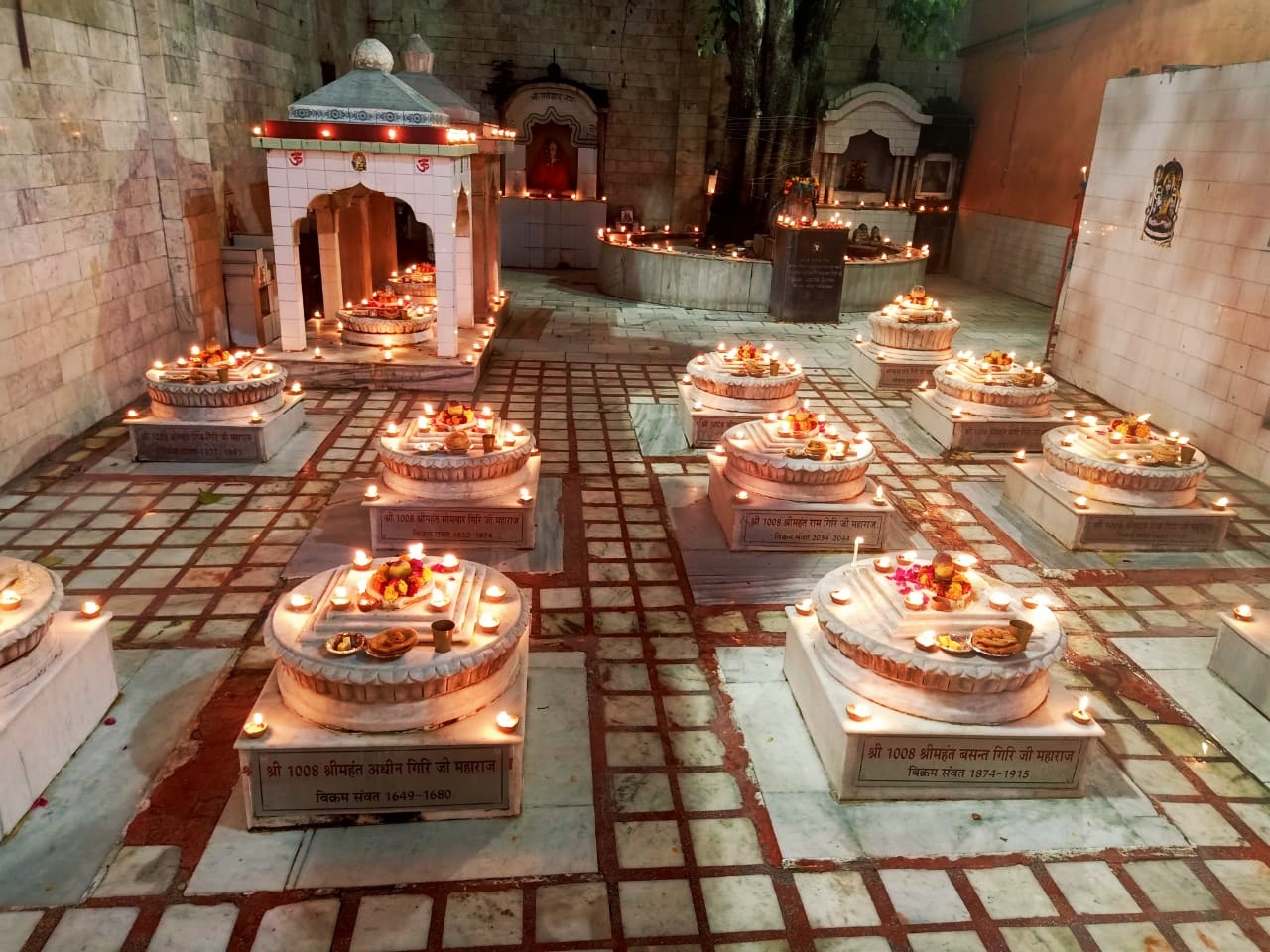 गौरवशाली समृद्ध श्रीमहंत परम्परा व् सिद्ध समाधि स्थल के बारे में जाने ...